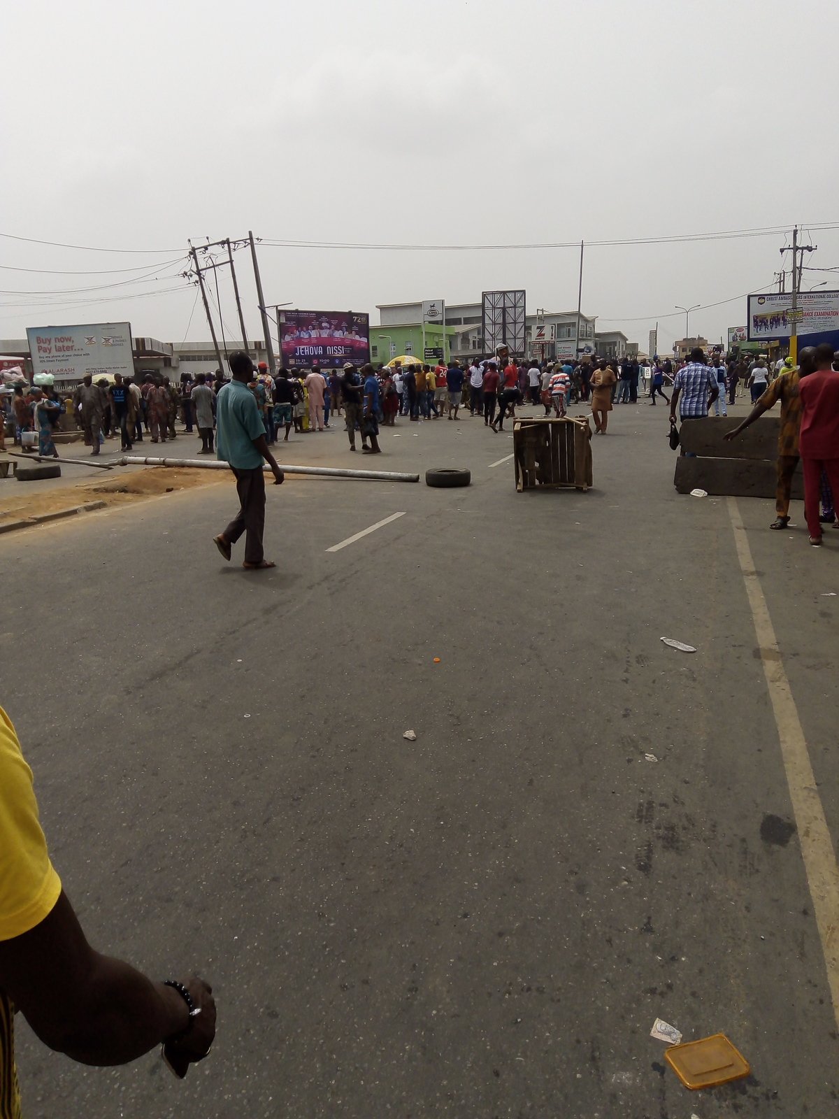 Protest In Ibadan As Customs Invade Bodija Market, Impound Bags Of Rice ...