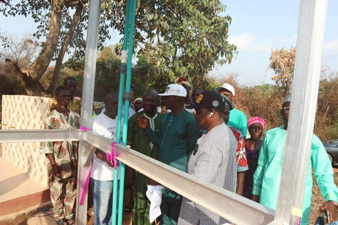 Ido LG Boss, Adeojo, Commissions Borehole Project At Elewe Village