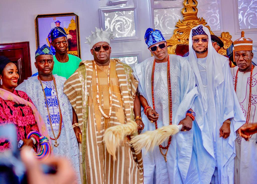 Aseyin Begins Unity Tour Across Oke Ogun As Peller Commends Initiative