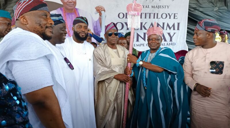 Oyo Monarch, Elempe of Tapa, Gets Staff, Instruments of Office